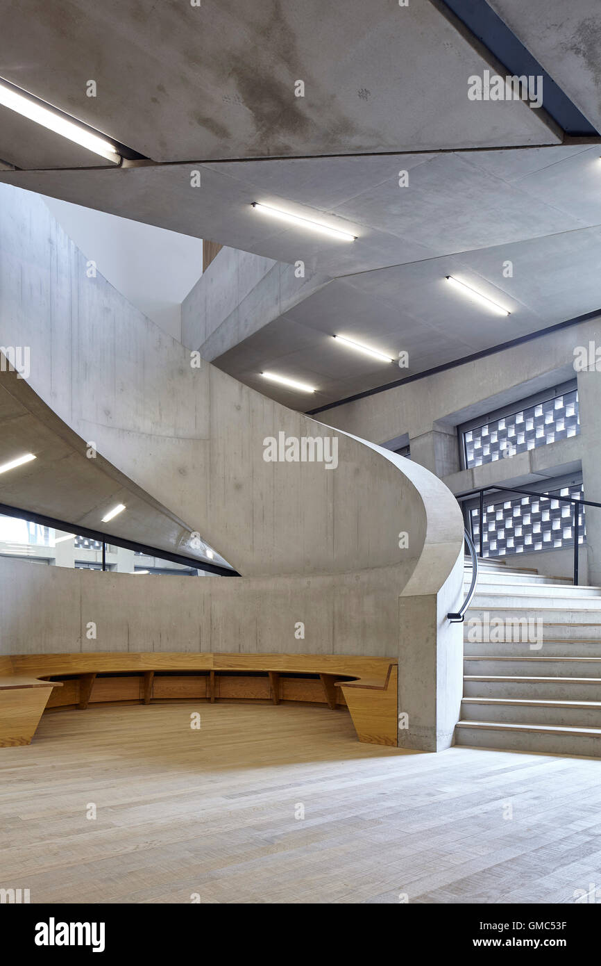 Angled concrete columns hi-res stock photography and images - Alamy