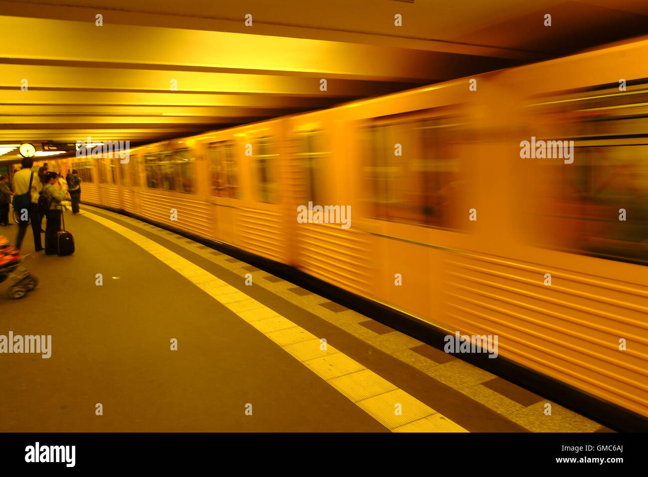Berlin metro passing train station hi-res stock photography and images ...