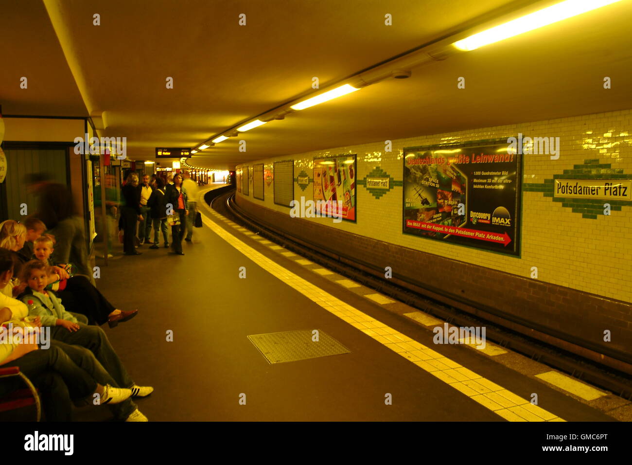Berlin metro passing train station hi-res stock photography and images ...