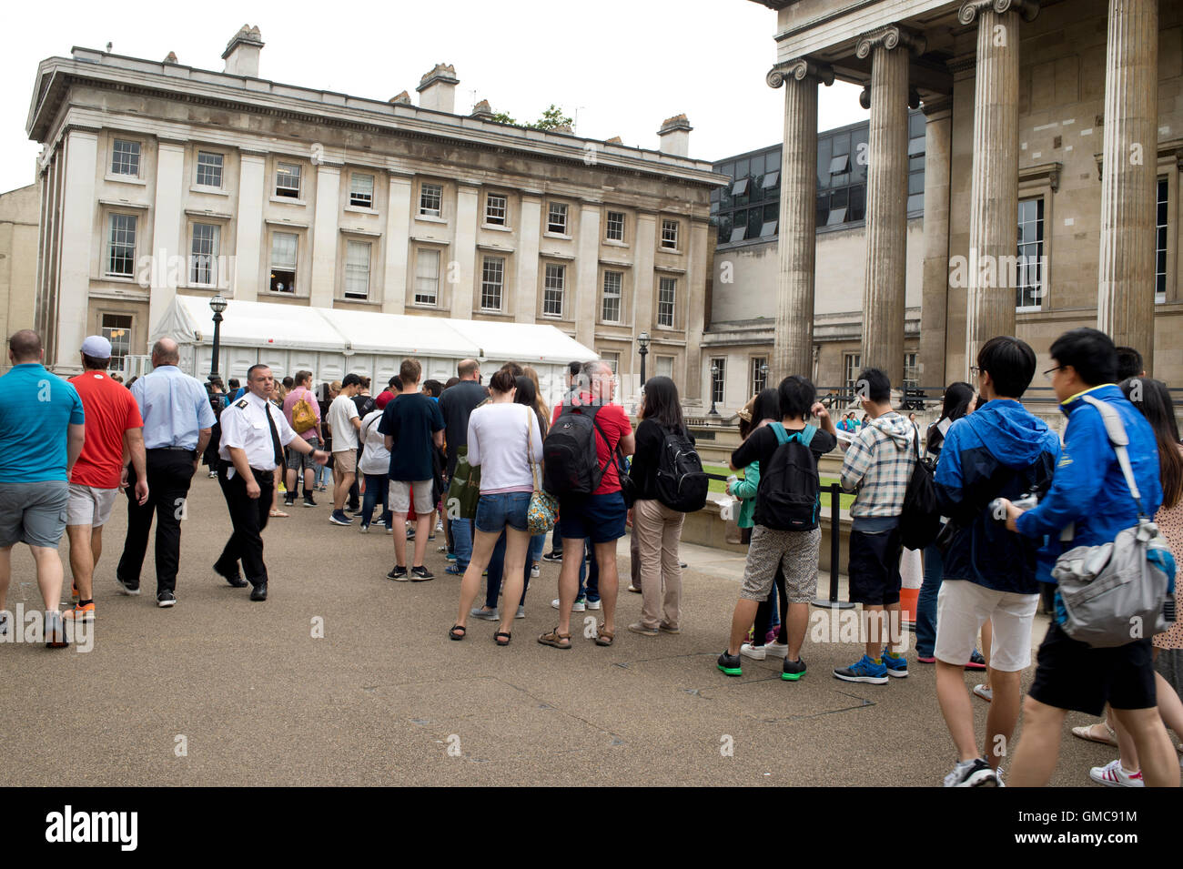 Queue museum hi-res stock photography and images - Alamy