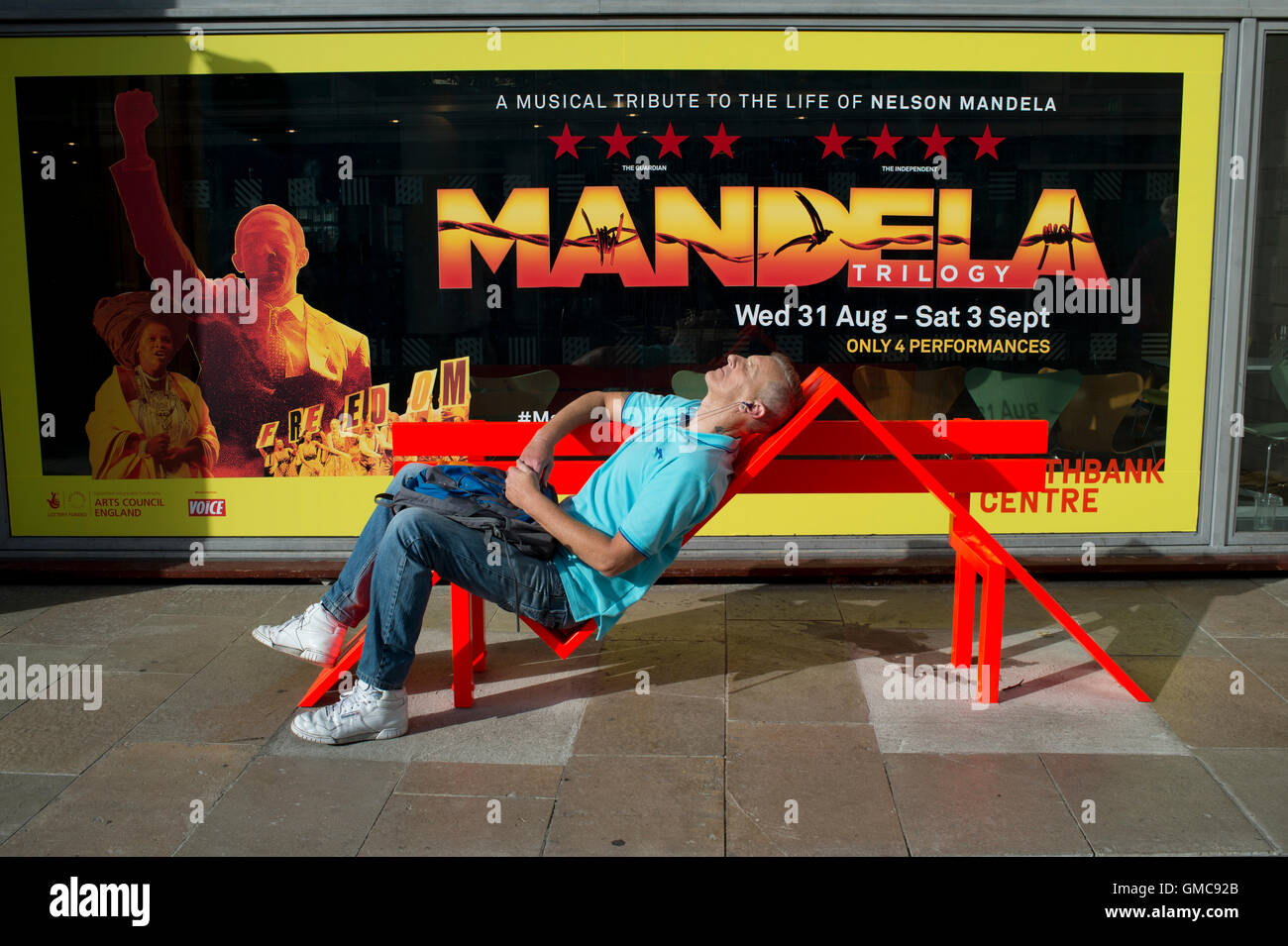 Modified social bench NY. Jeppe Hein's reinvention of the park bench ...