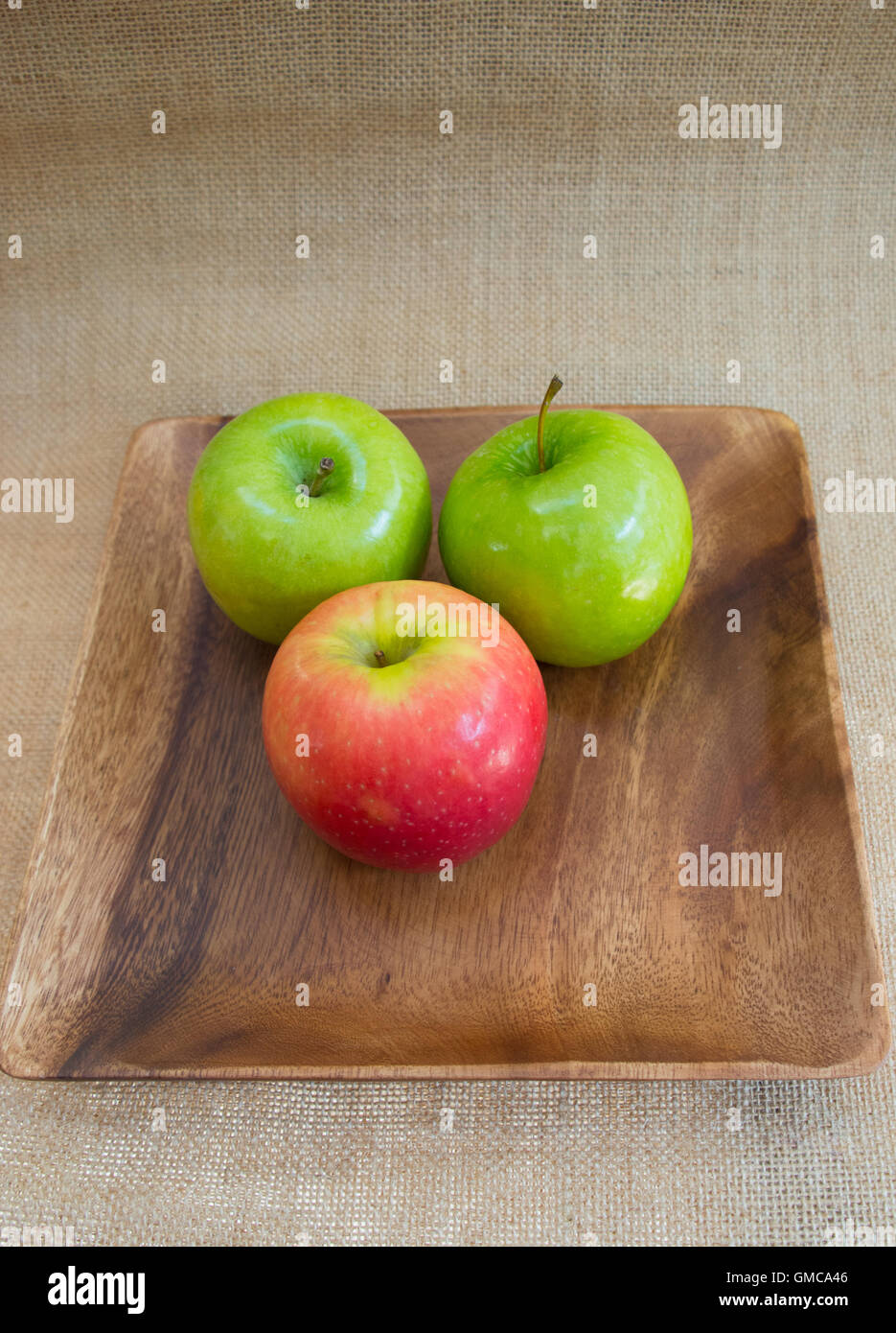 Two apples together hi-res stock photography and images - Alamy