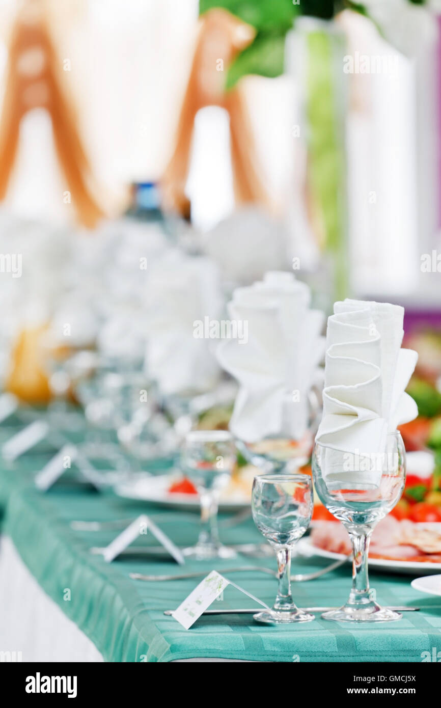 Wedding table setting Stock Photo - Alamy