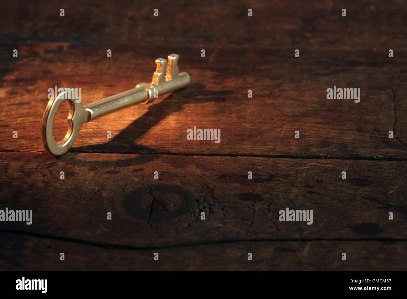 Key On Wood Stock Photo - Alamy