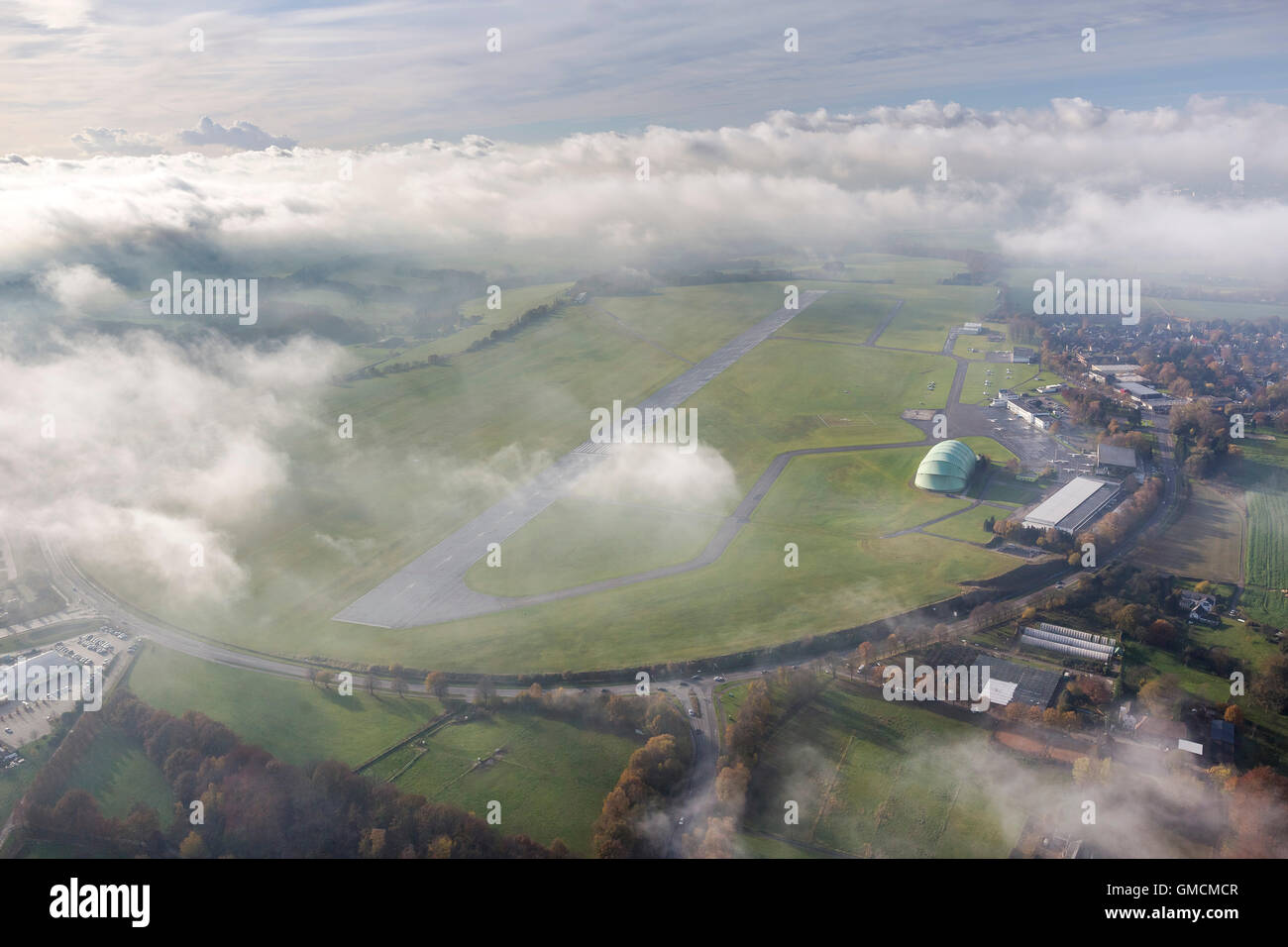 Airfield aerial view hi-res stock photography and images - Alamy