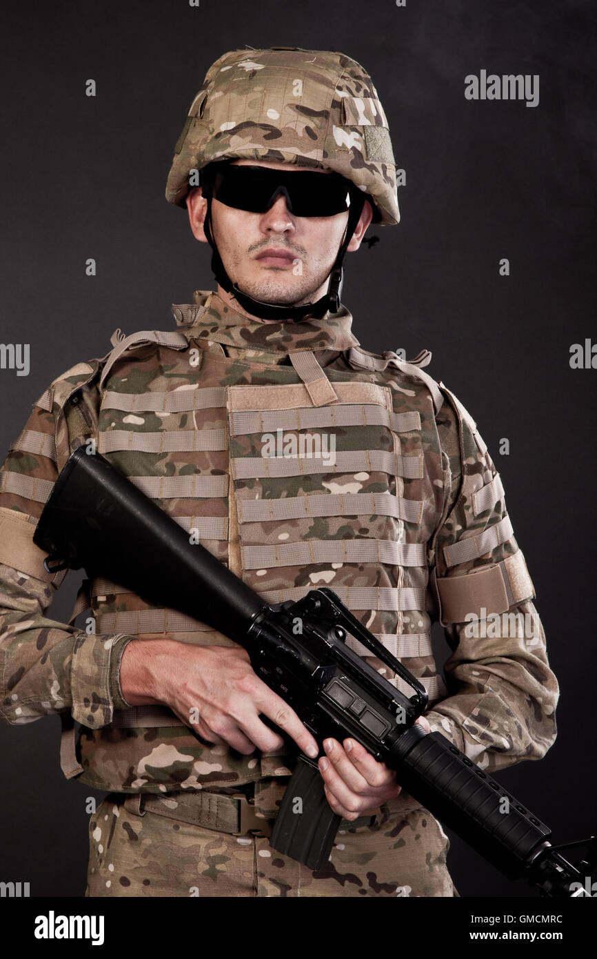 Modern soldier with rifle Stock Photo - Alamy