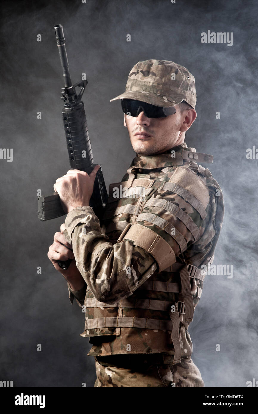 Modern soldier with rifle Stock Photo - Alamy