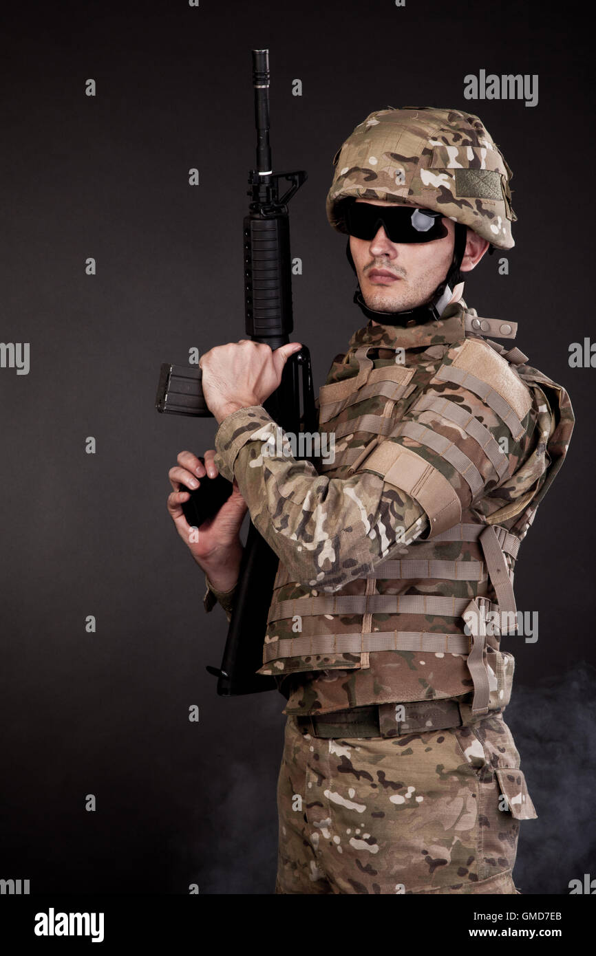Modern soldier with rifle Stock Photo - Alamy