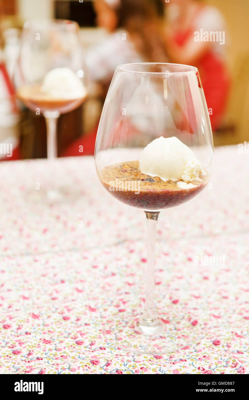 Ice cream flute hi-res stock photography and images - Alamy