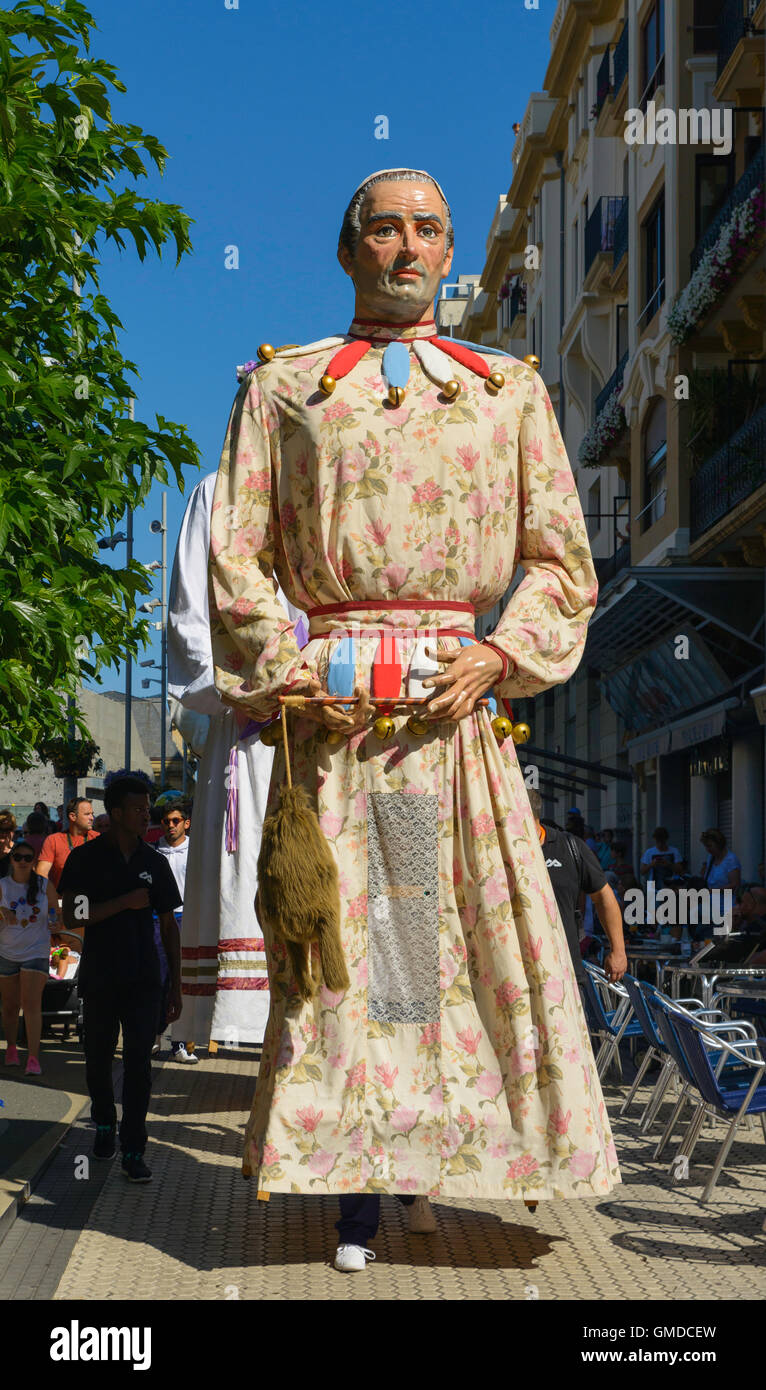 Gigantes y cabezudos hi-res stock photography and images - Alamy