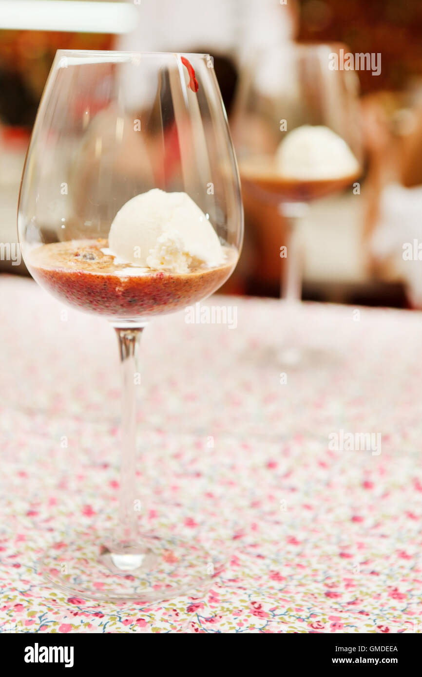 Ice cream flute hi-res stock photography and images - Alamy