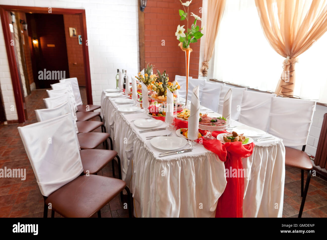Wedding table setting Stock Photo - Alamy