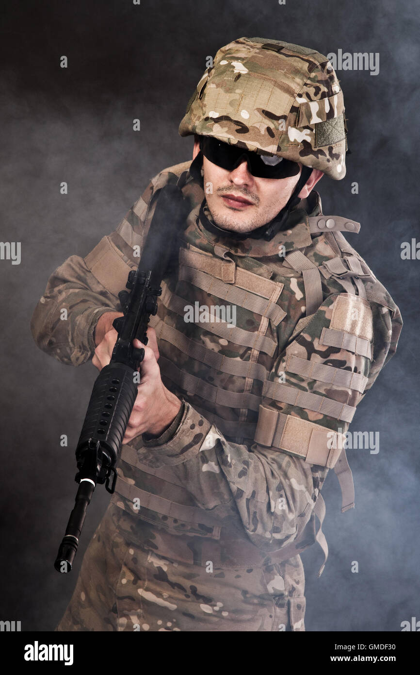 Modern soldier with rifle Stock Photo - Alamy