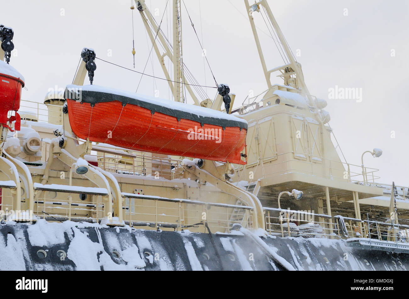 Lifeboat freighter ship hi-res stock photography and images - Alamy