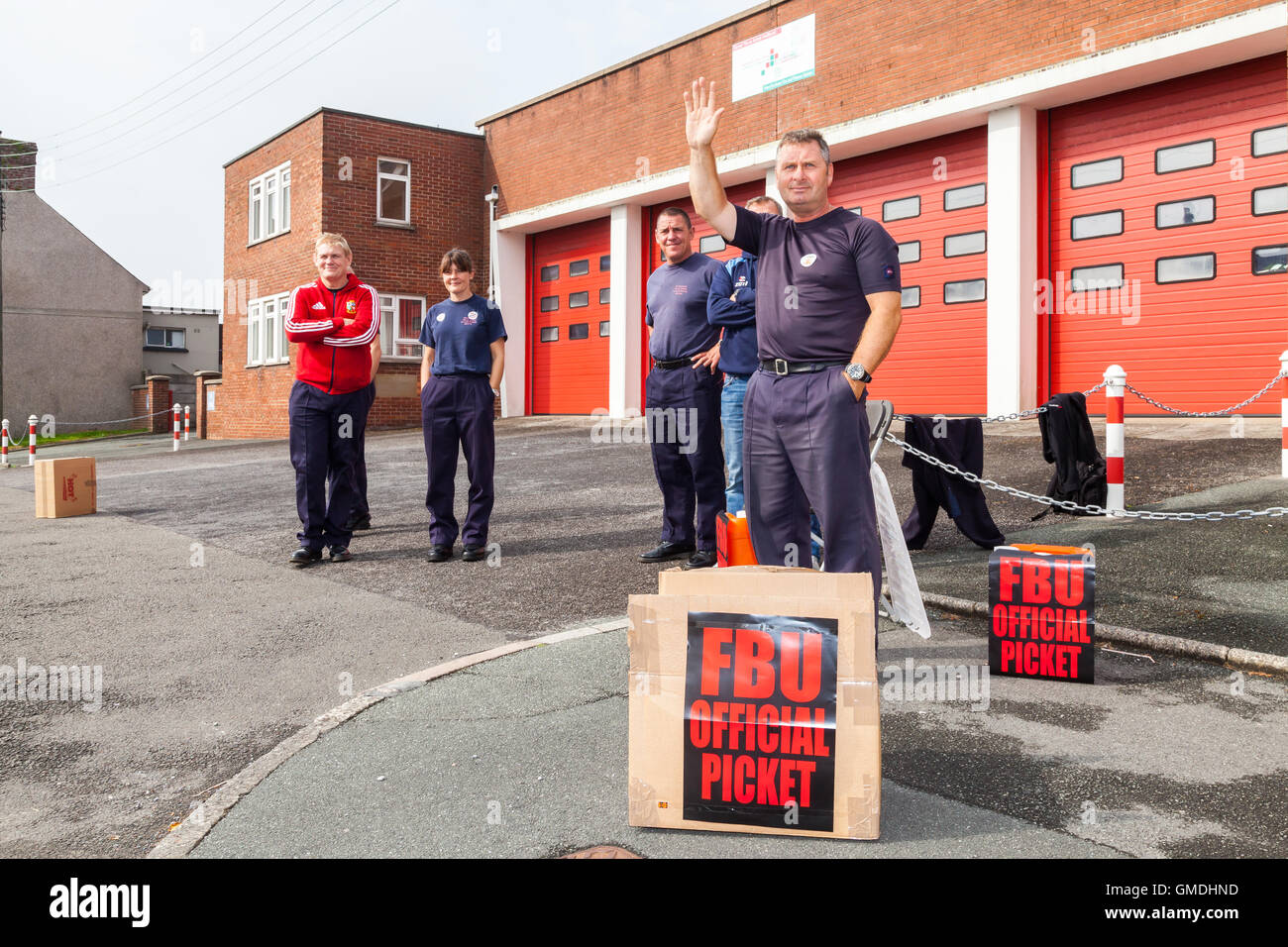 Fire service strike hi-res stock photography and images - Alamy