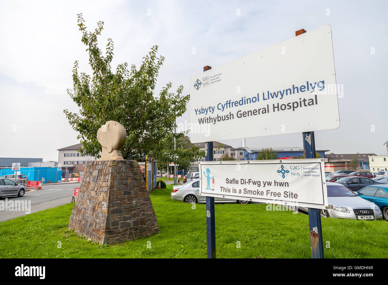 Welsh hospital sign hi-res stock photography and images - Alamy