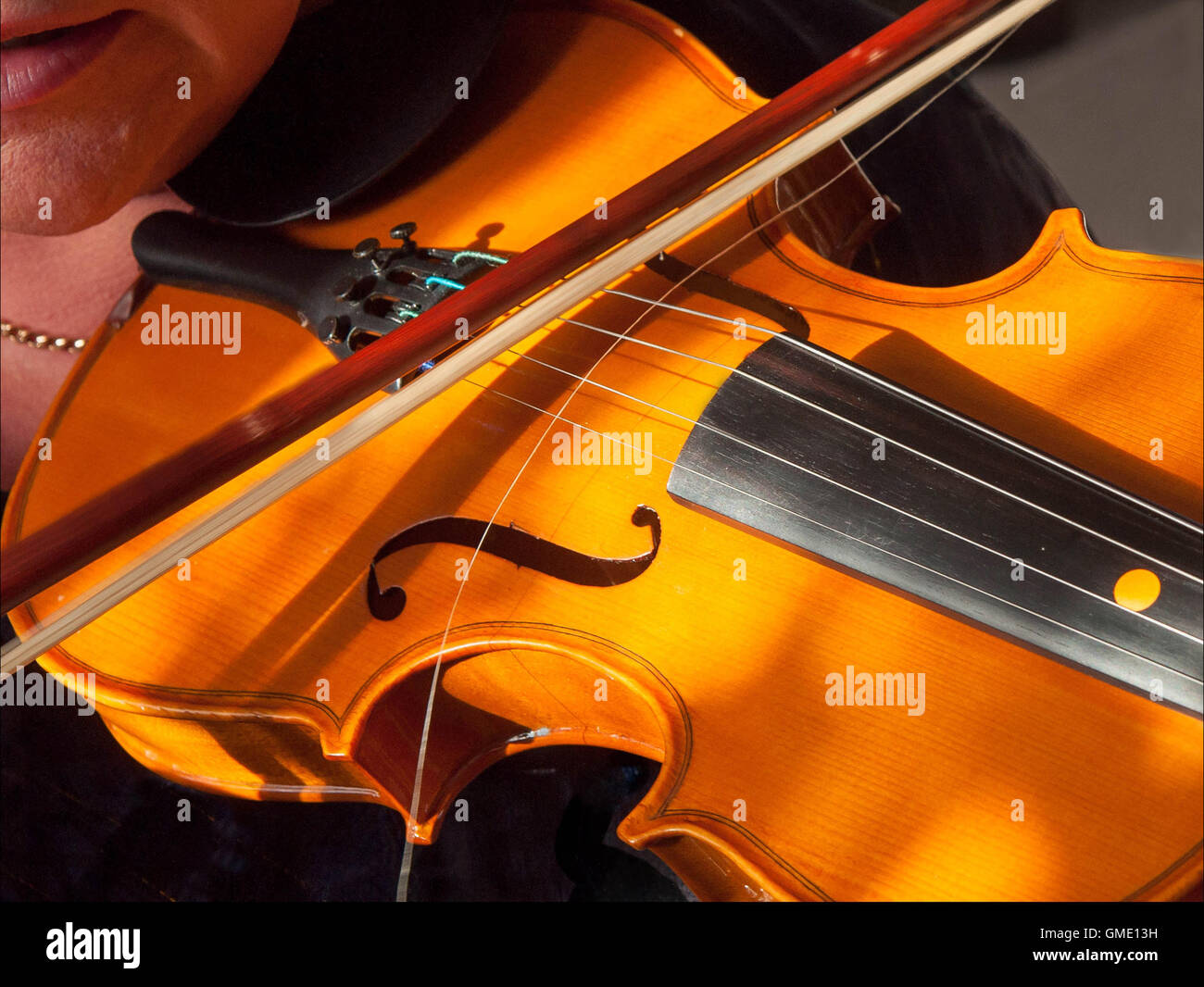Fiddle violin hi-res stock photography and images - Alamy
