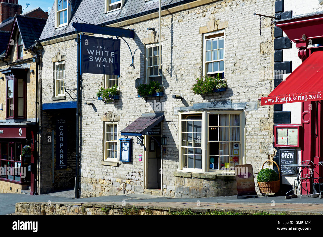 White swan inn pickering yorkshire hi-res stock photography and images ...