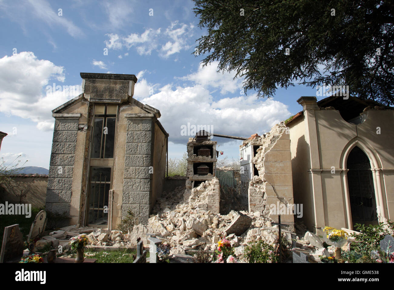 Aquila earthquake 2009 hi-res stock photography and images - Alamy