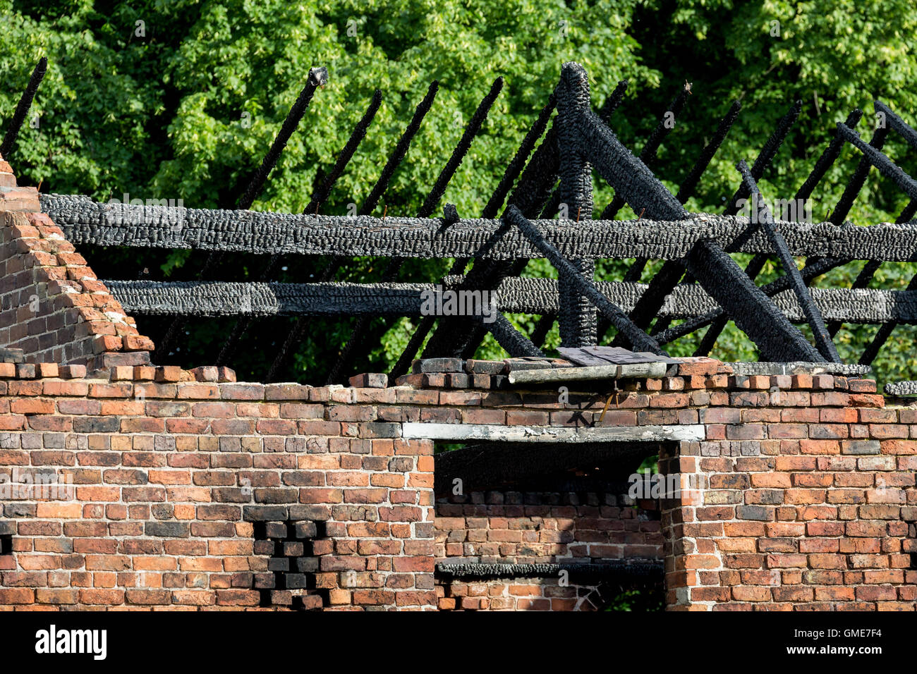 Burnt out buildings hi-res stock photography and images - Alamy