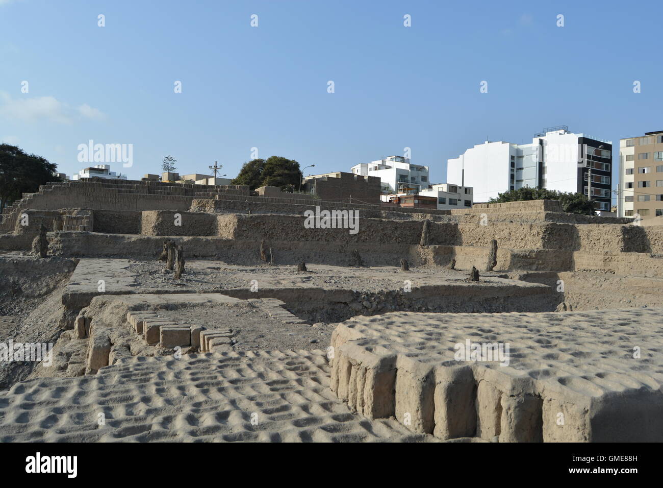 Huaca Pucllana, Lima, Peru Stock Photo - Alamy