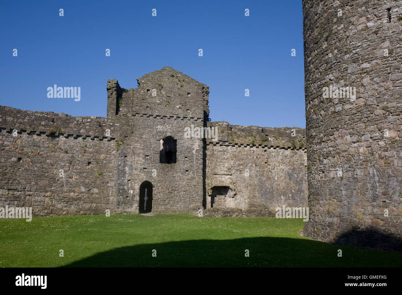 Kidwelly castle in summer hi-res stock photography and images - Alamy