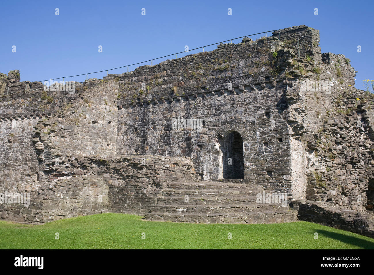 Kidwelly castle northern wall hi-res stock photography and images - Alamy