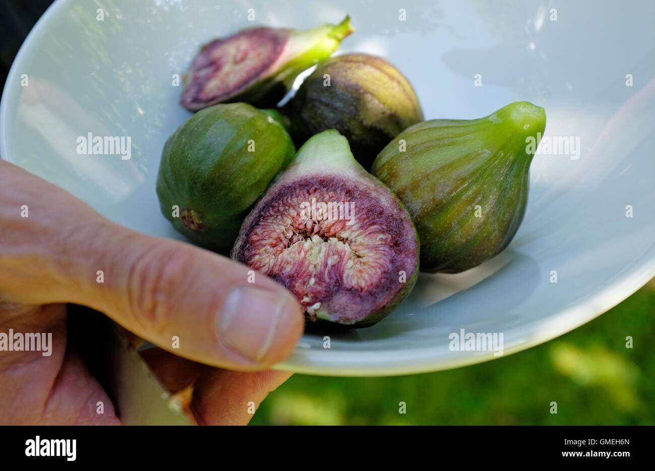 Fig uk cut fruit hi-res stock photography and images - Alamy