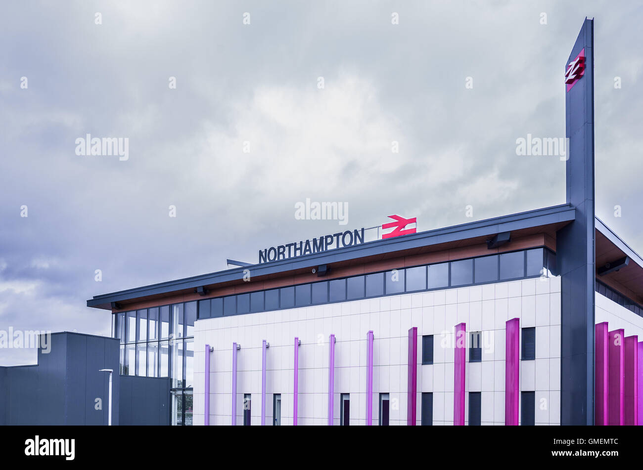 Northampton railway station Stock Photo - Alamy