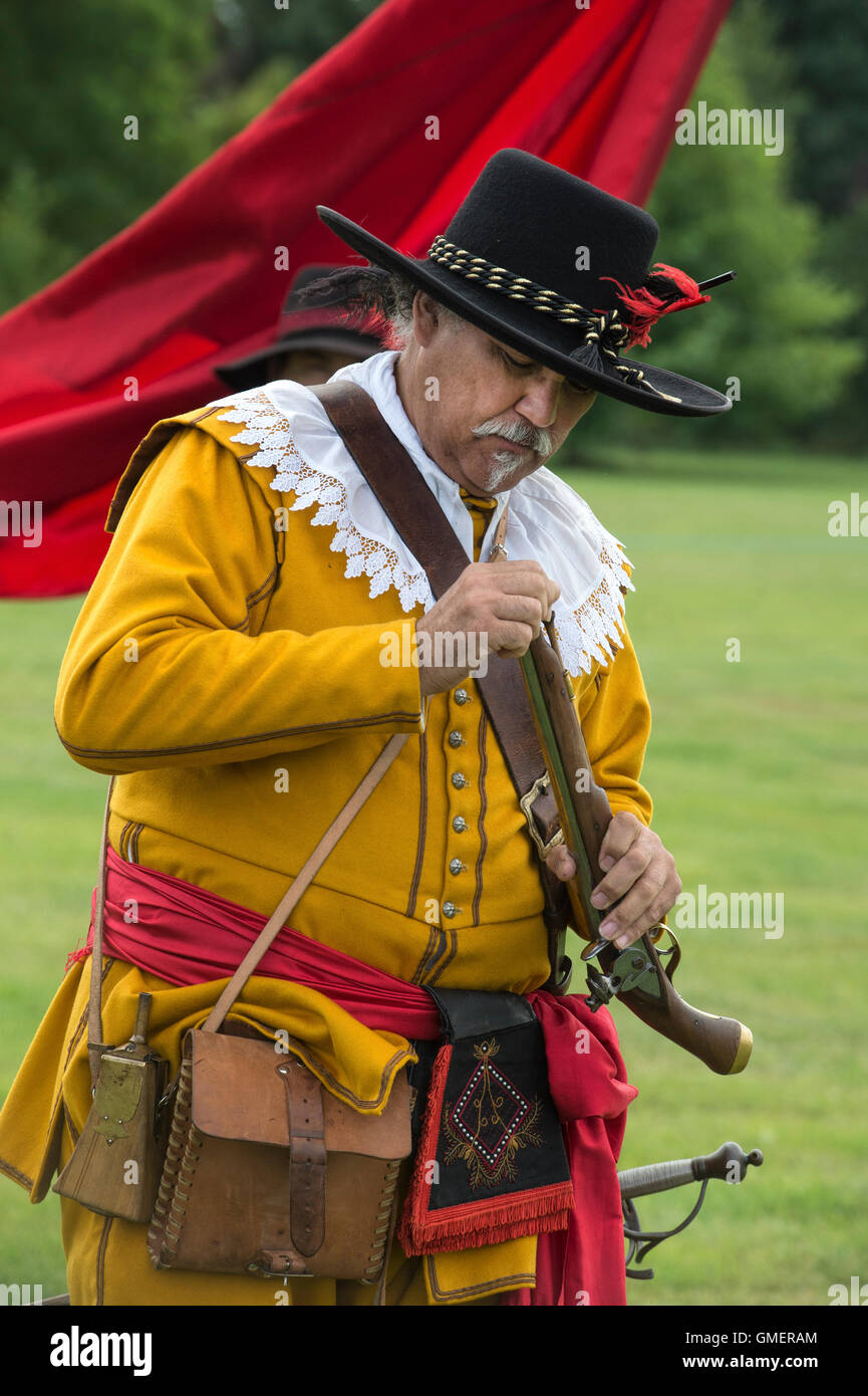 Cavalier uniform hi-res stock photography and images - Alamy