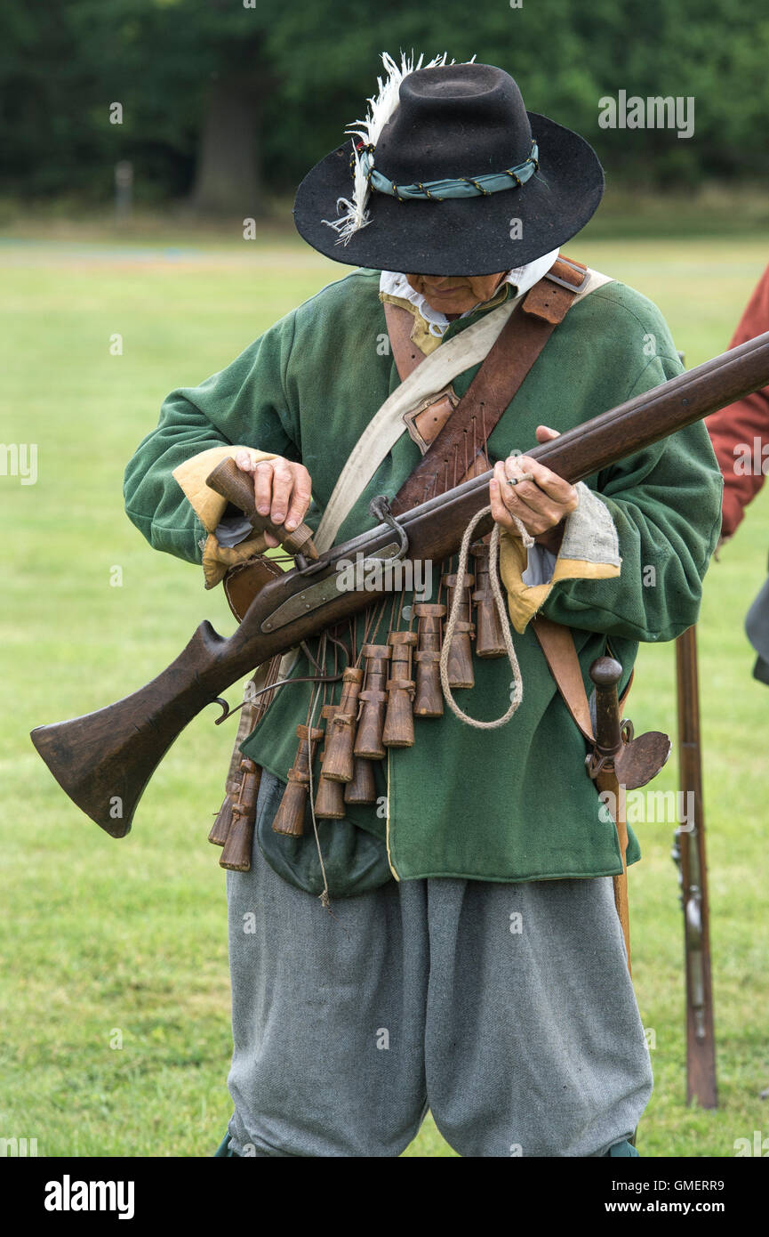 English royalist soldiers hi-res stock photography and images - Alamy