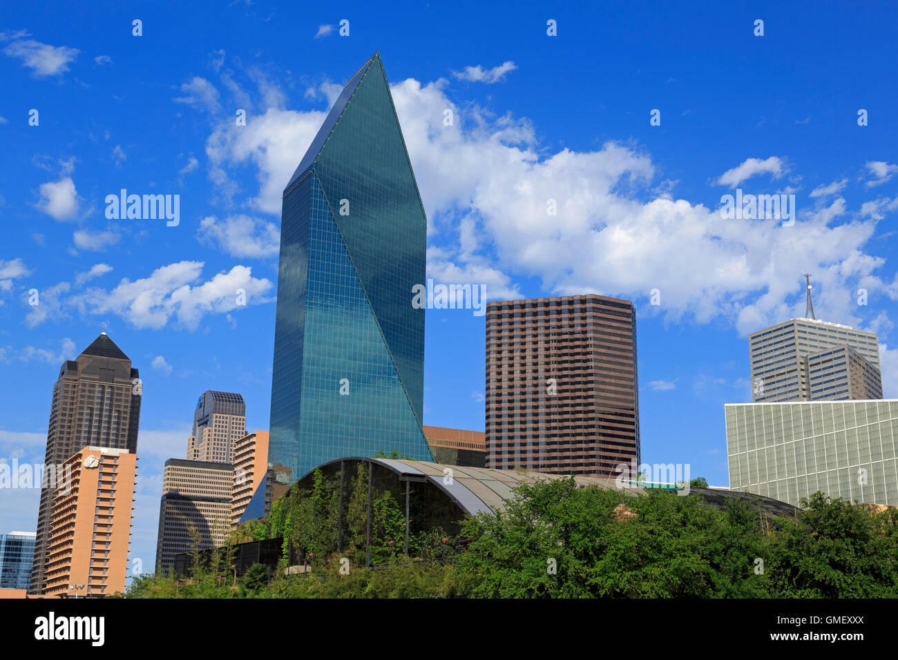 Dallas tower and skyline hi-res stock photography and images - Alamy