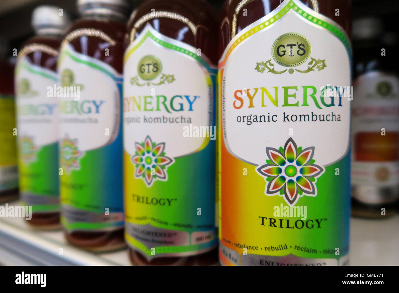 Grocery store shelves tea hi-res stock photography and images - Alamy