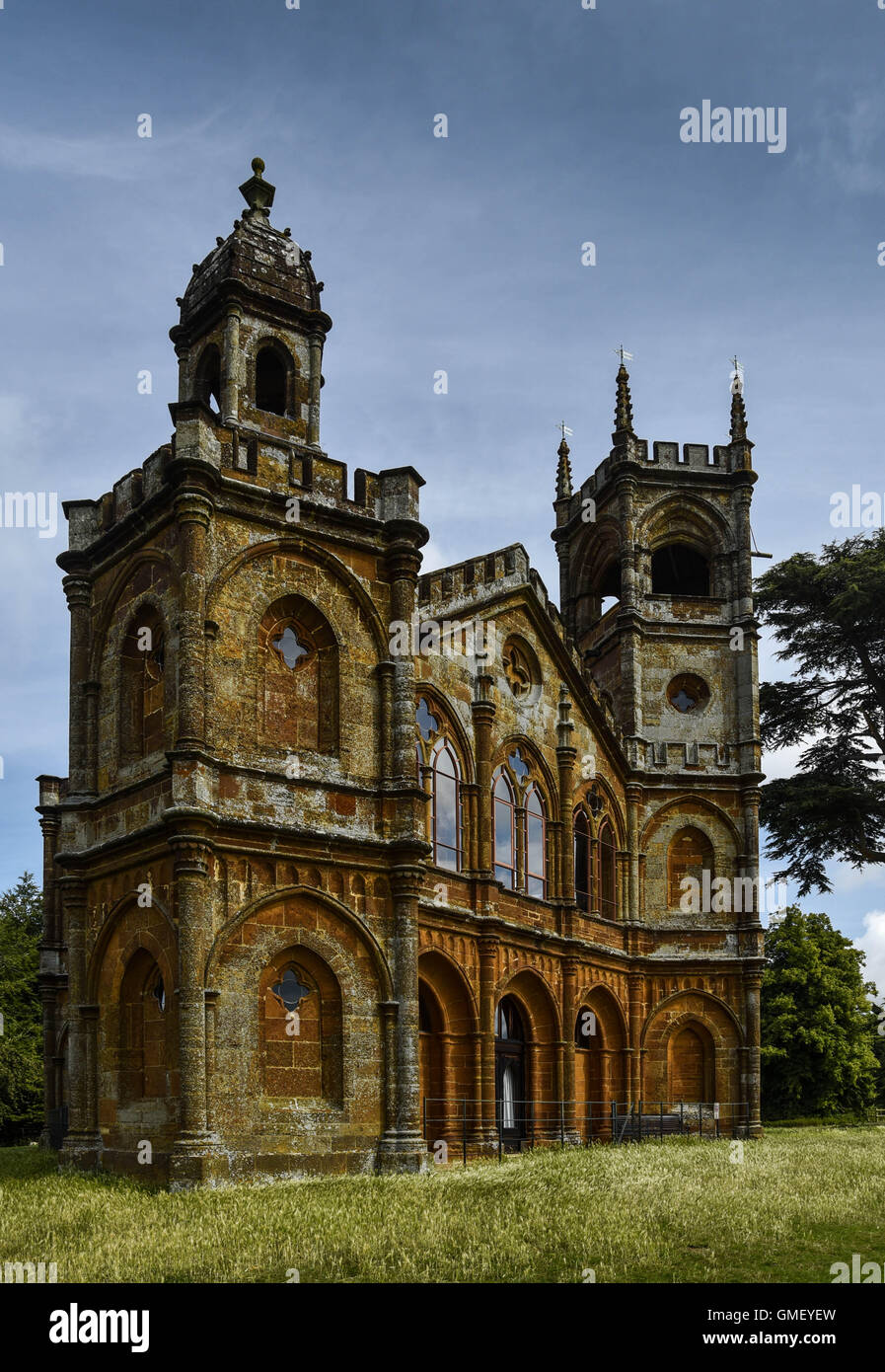 Gothic architecture eerie hi-res stock photography and images - Alamy