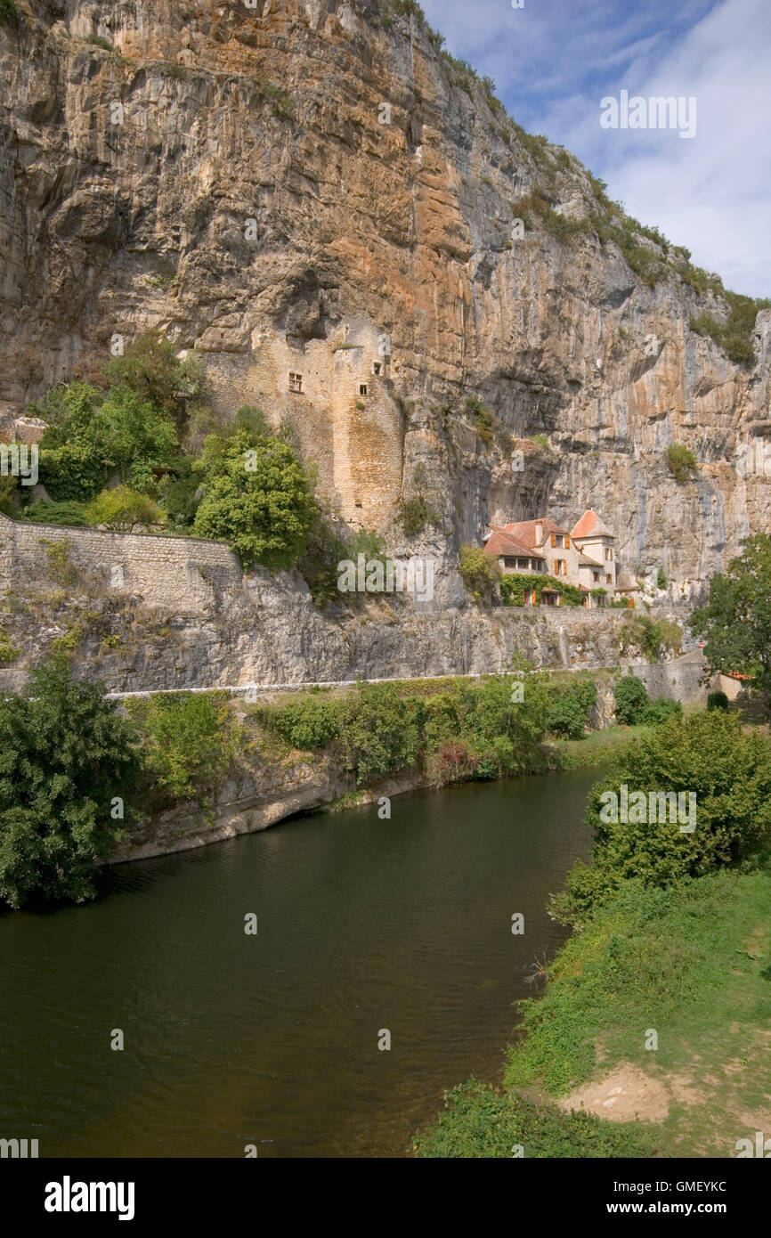 The french village of cabrerets hi-res stock photography and images - Alamy
