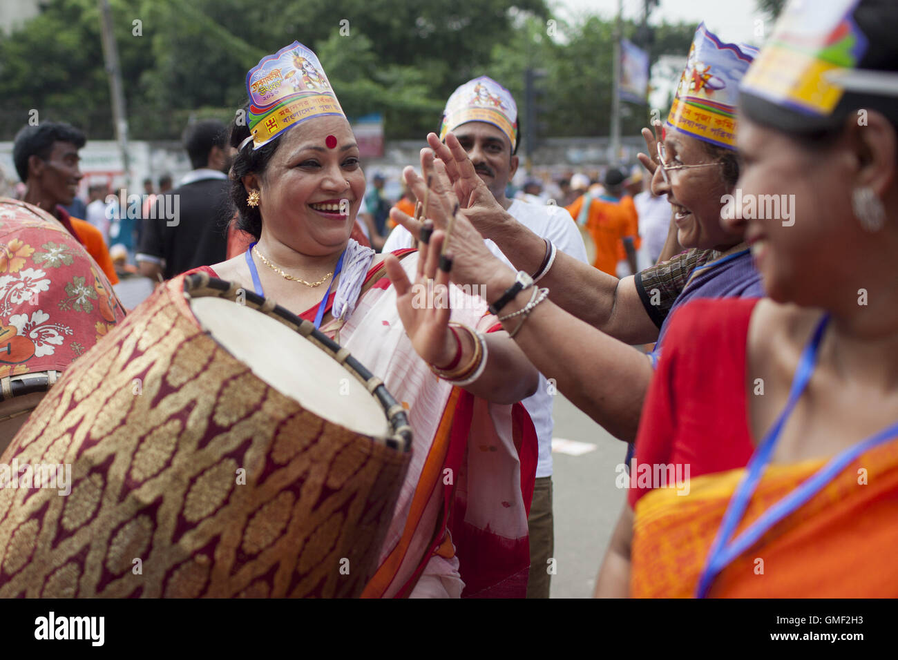 Dhaka, Bangladesh. 25th Aug, 2016. Bangladeshi Hindu community people ...