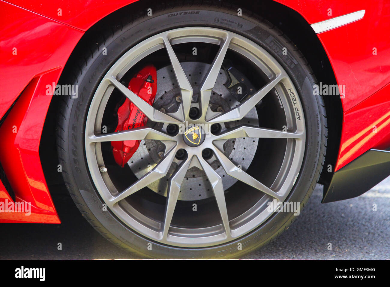 Knightsbridge, London, UK, 25 Aug 2016 - Lamborghini with UAEAD licence ...