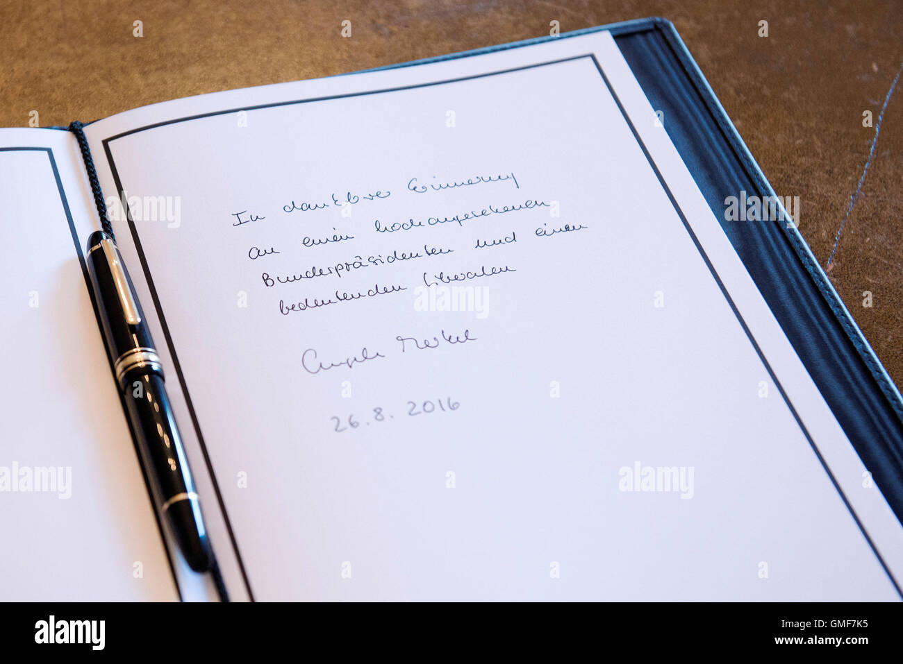 Berlin, Germany. 26th Aug, 2016. A picture shows the message written in ...