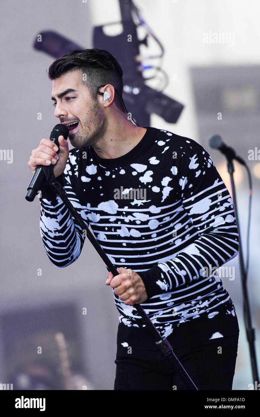 Joe Jonas on stage for NBC Today Show Concert with DNCE, Rockefeller ...