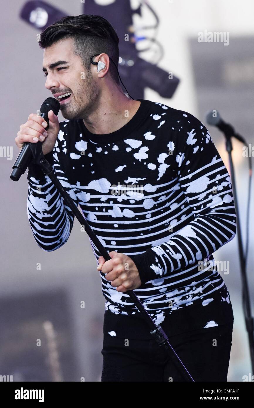 Joe Jonas on stage for NBC Today Show Concert with DNCE, Rockefeller ...