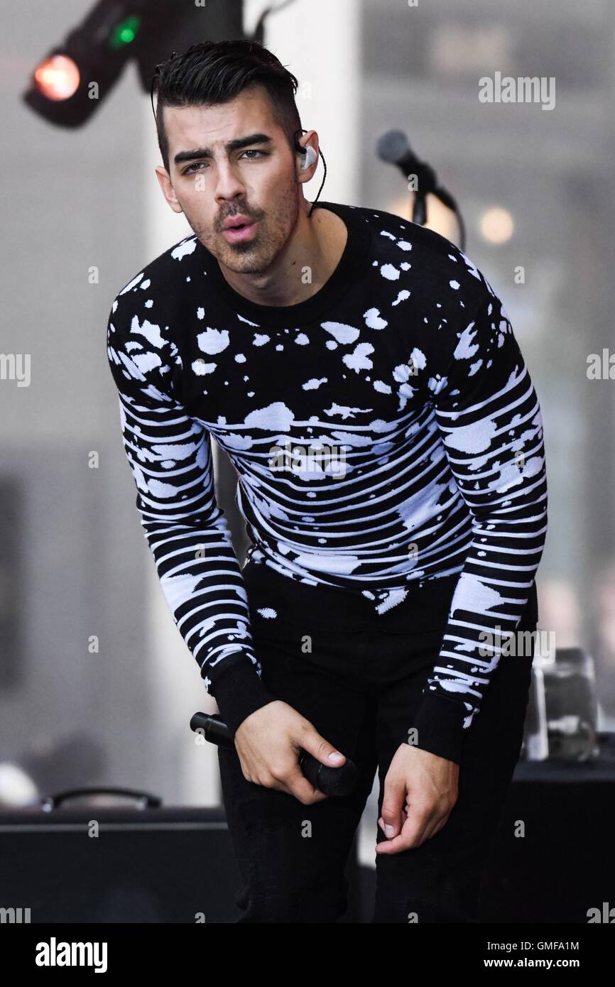 Dnce hi-res stock photography and images - Alamy