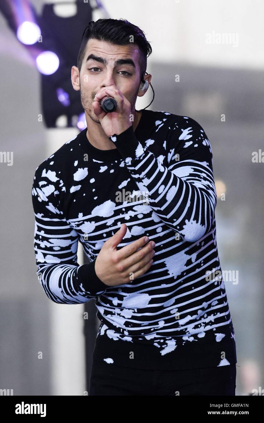 Joe Jonas on stage for NBC Today Show Concert with DNCE, Rockefeller ...