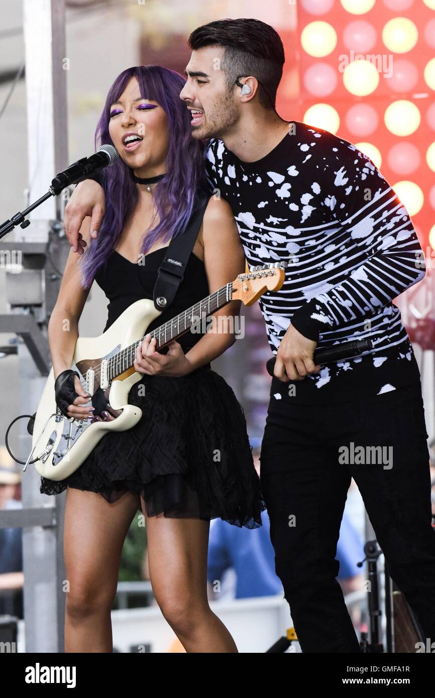 Jinjoo lee and joe jonas of dnce hi-res stock photography and images ...