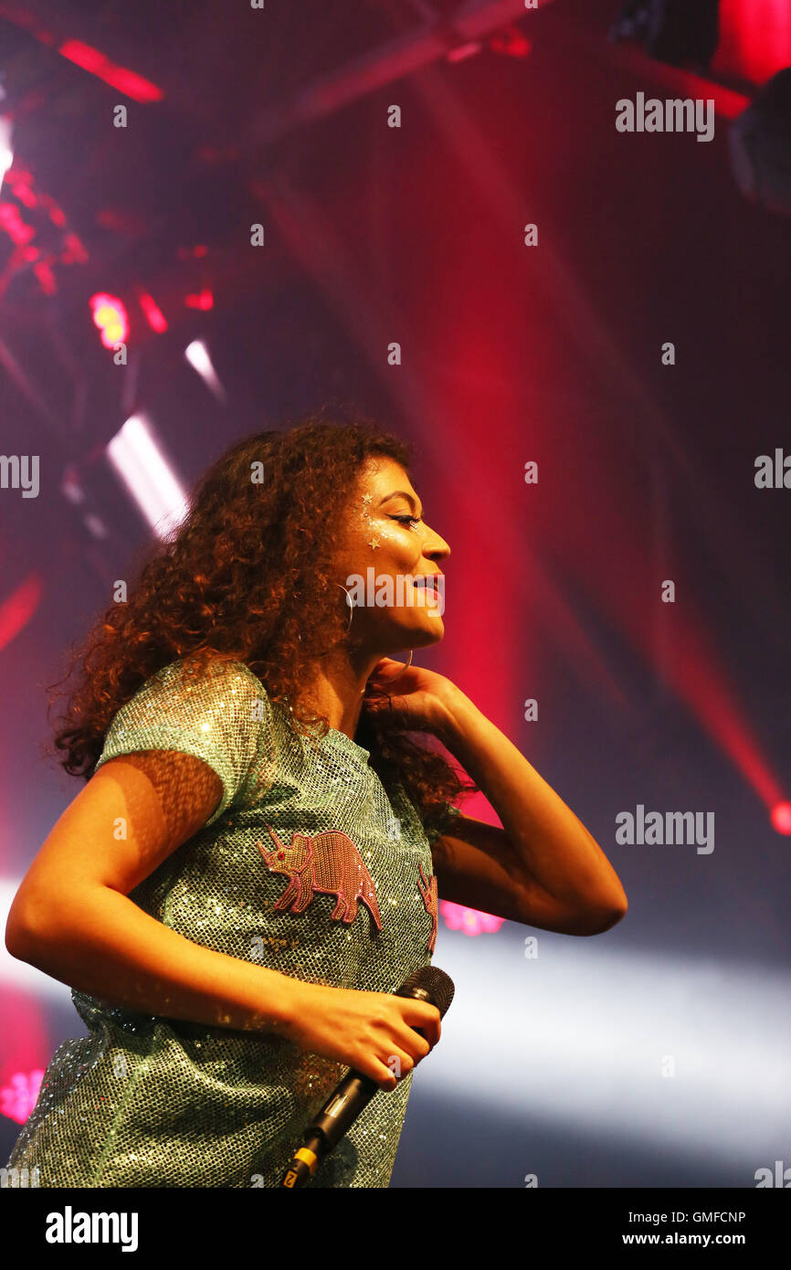 Manchester, UK. 26th Aug, 2016. Singer Karen Harding, performing on the ...