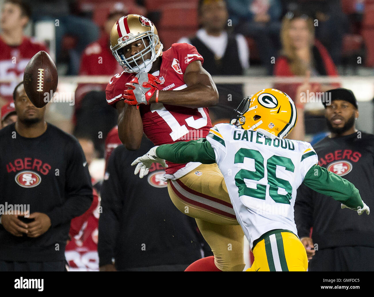 Green bay packers defensive hi-res stock photography and images - Alamy