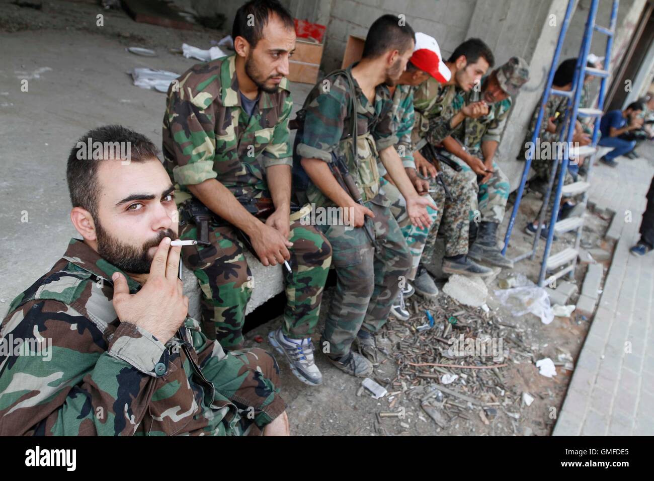 Daraya, Syria. 26th Aug, 2016. Syrian soldiers rest in the town of ...