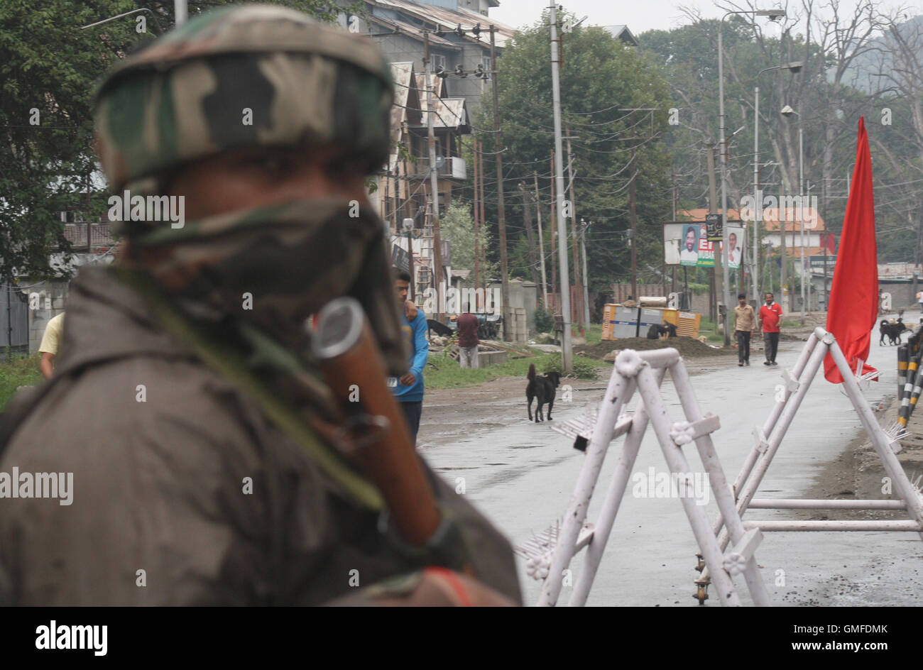 Srinagar, Indian Administered Kashmir:27.August. An Indian army soldier ...