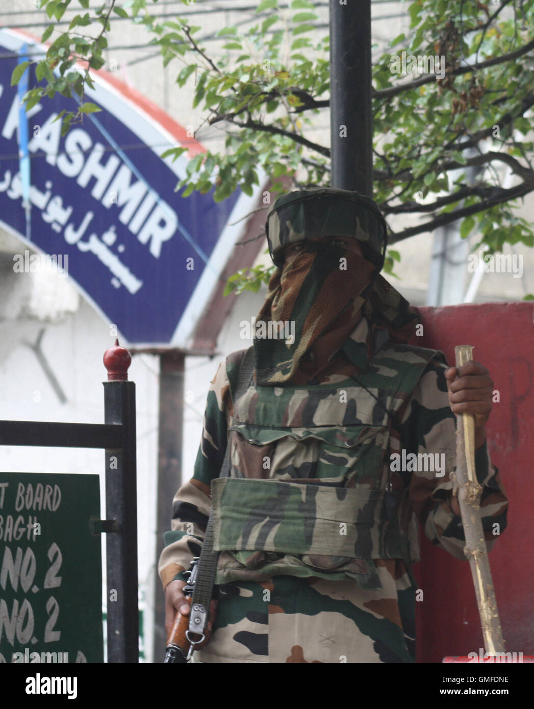 Srinagar, Indian Administered Kashmir:27.August. An Indian army soldier ...