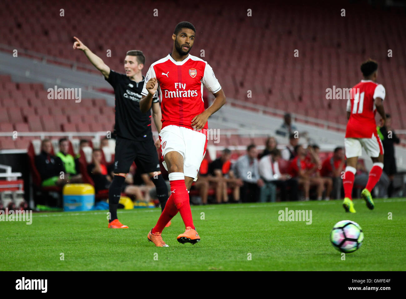 Chuba akpom arsenal hi-res stock photography and images - Alamy