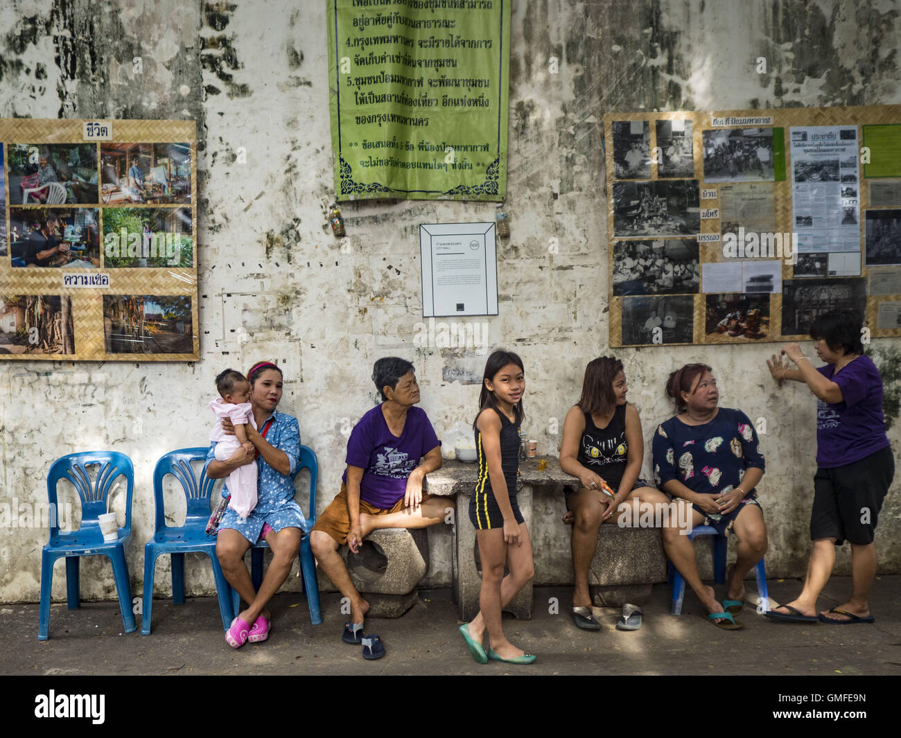 Bangkok, Thailand. 27th Aug, 2016. Residents of the Pom Mahakan slum ...